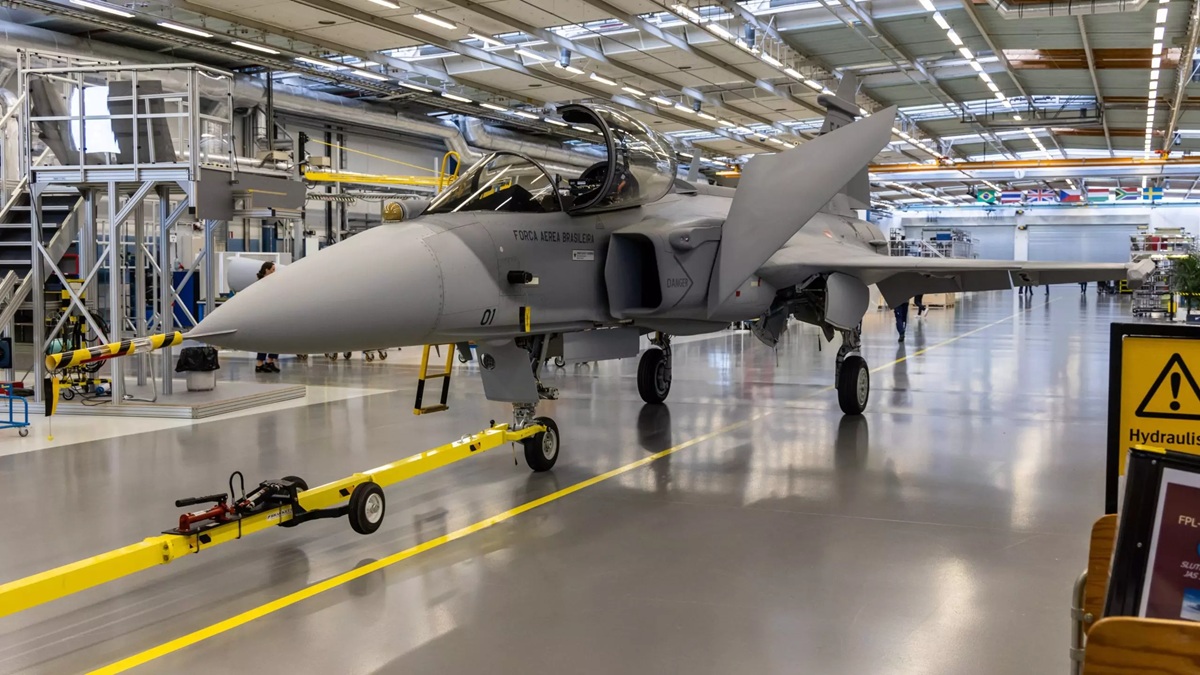 Novo caça Gripen da Força Aérea Brasileira deve desembarcar em ...
